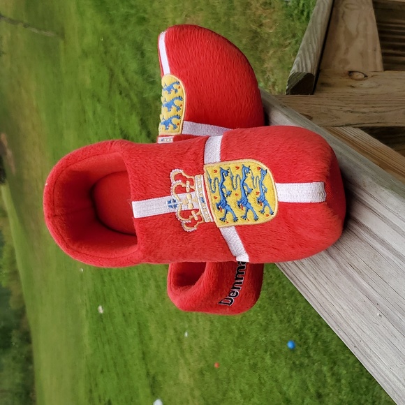 World of Clog | Shoes | World Of Clogs Dutch Clog Slippers In Red ...